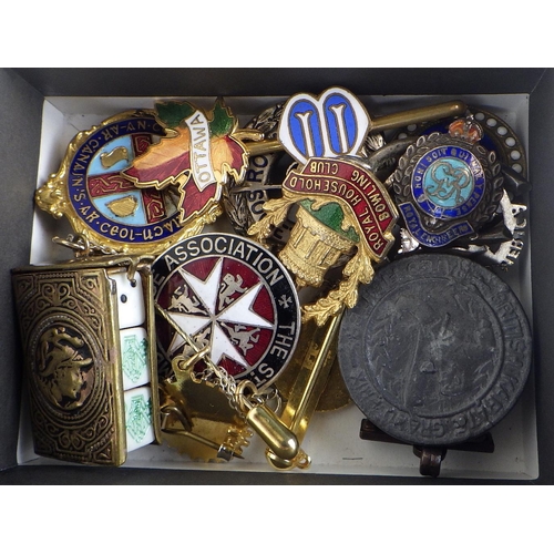 A qty of badges