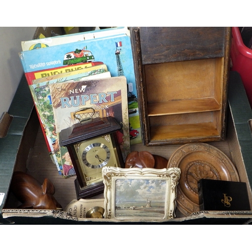 A qty of collectables to inc metalware, books etc (2)