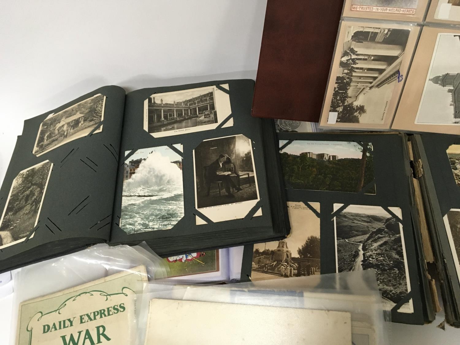 A collection of Postcard albums containing early 20th Century and later ...