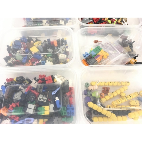 A box containing 19 plastic boxes with a large amount of various Lego ...