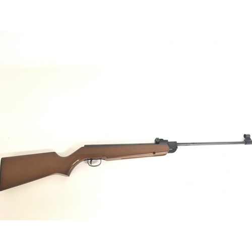 A Webley Victor air rifle, 0.177 calibre Made in England. 102cm long ...
