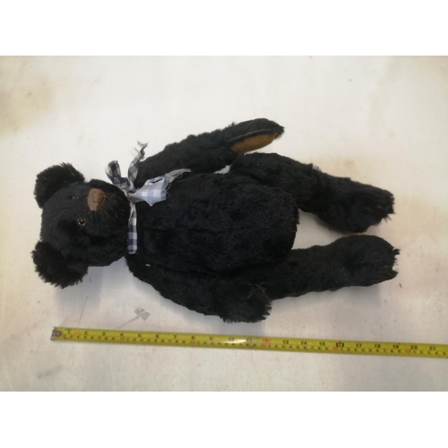 Frankie Edwards black humpback growler bear after the Steiff original