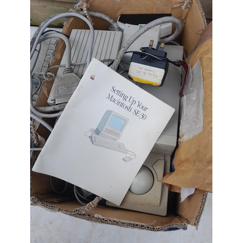 Apple Computer Mac SE30. About 1984. All OK but hard drive faulty With ...