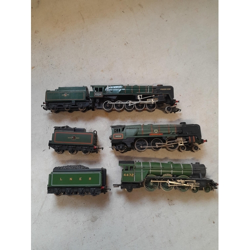 3 x 00 gauge railway locomotives with tenders, play worn