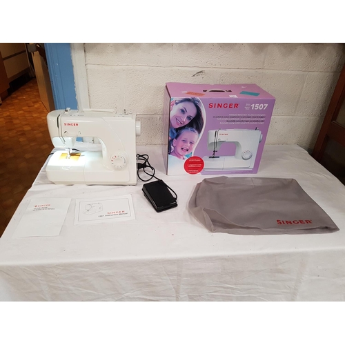 Singer Model 1507 Sewing Machine in Case.