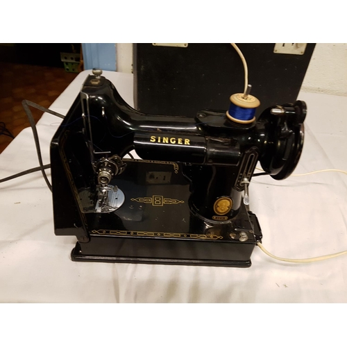Vintage Singer 221K Featherweight Sewing Machine in Case.