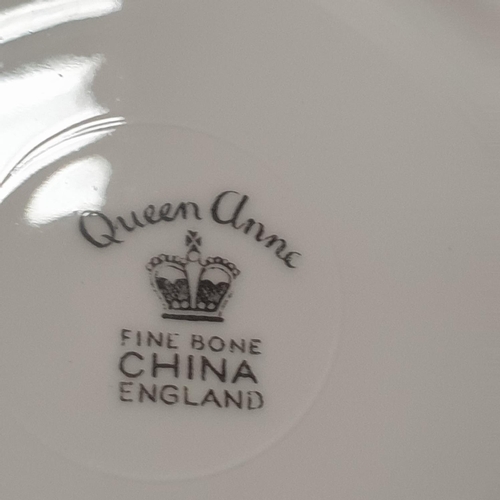 19 Piece Queen Anne Tea Set.
