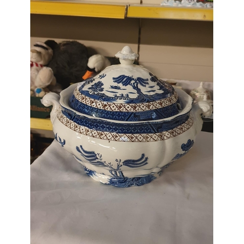 Pair of Large Booths 'Real Old Willow Pattern' (A8025) Soup Tureens ...