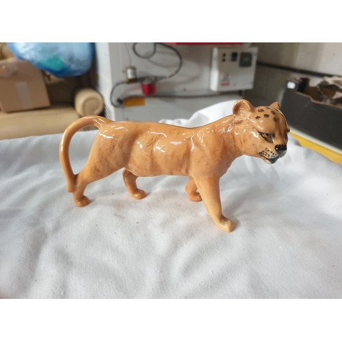 Beswick Lion Cub Facing Right Figure.