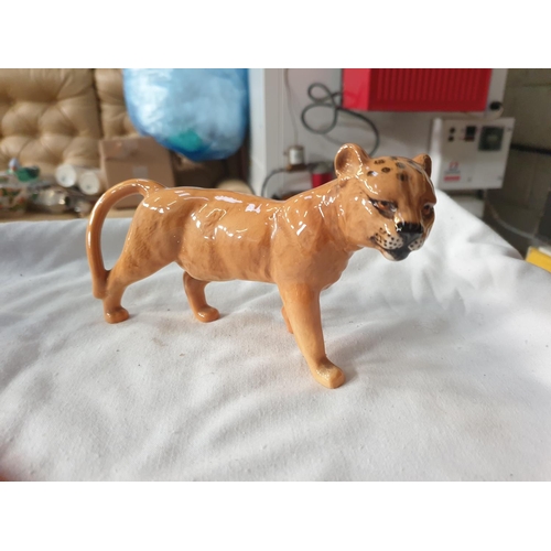 Beswick Lion Cub Facing Right Figure.