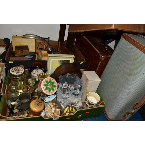 THREE VINTAGE CARDBOARD BOXES (HARRODS, IND COOPE AND BIRDS EYE) TWO ...