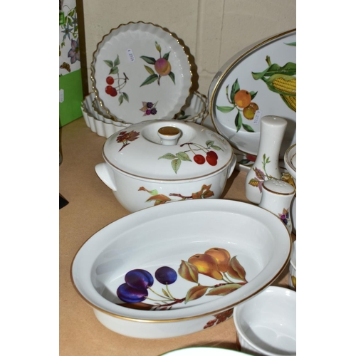 A ROYAL WORCESTER EVESHAM DINNER SERVICE AND COOKWARE, seventy seven ...