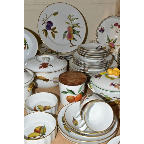 A ROYAL WORCESTER EVESHAM DINNER SERVICE AND COOKWARE, seventy seven ...