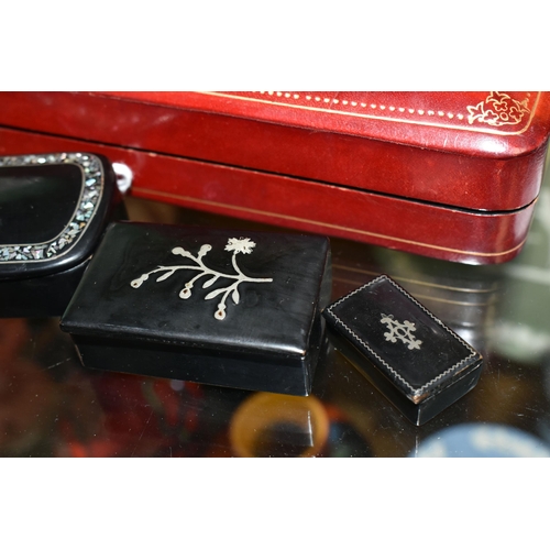 THREE 19TH CENTURY PAPIER MACHE SNUFF BOXES AND A MODERN ITALIAN TOOLED ...