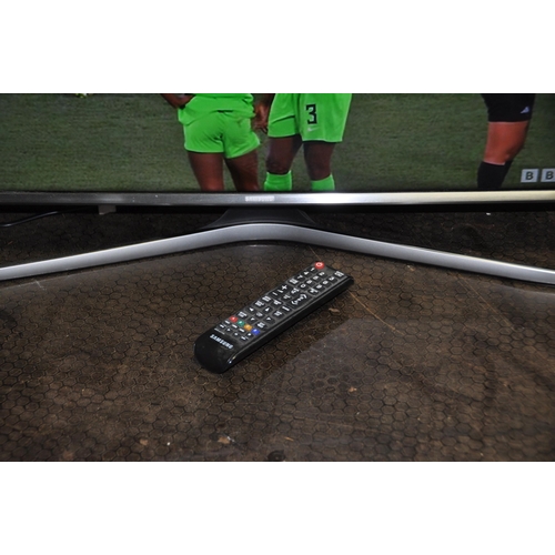 A SAMSUNG T32E390SX 32in SMART TV with remote (PAT pass and working ...