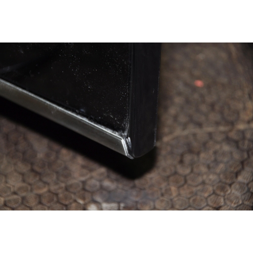 A SAMSUNG T32E390SX 32in SMART TV with remote (PAT pass and working ...