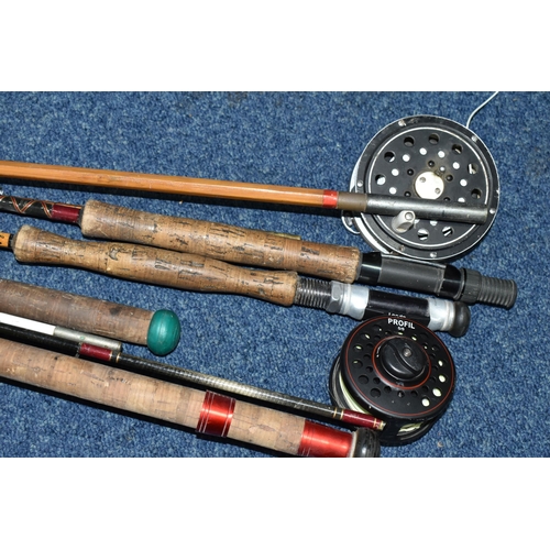 A GROUP OF FOUR VINTAGE FISHING RODS, to include a Shakespeare ...
