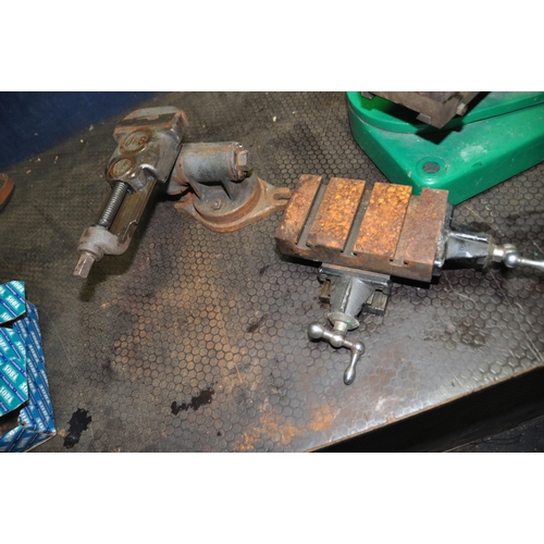 A SELECTION OF LATHE, MILLING AND ENGINEERING TOOLS including a vintage ...