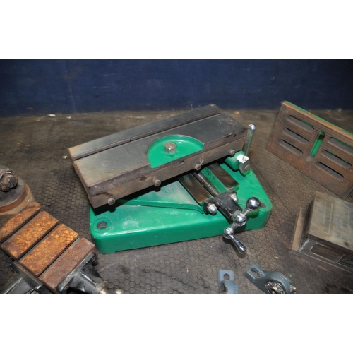 A SELECTION OF LATHE, MILLING AND ENGINEERING TOOLS including a vintage ...