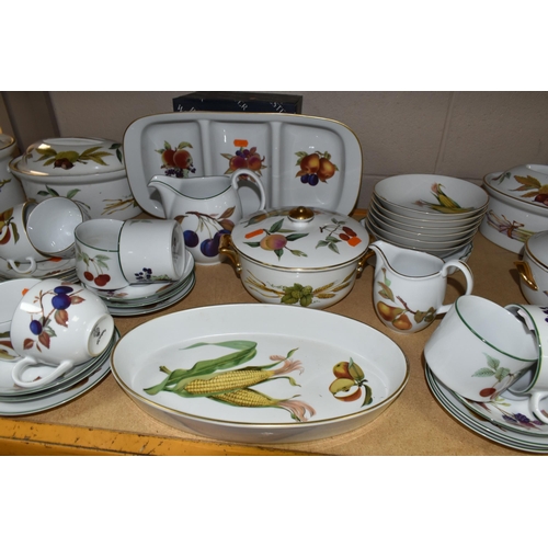 A QUANTITY OF ROYAL WORCESTER EVESHAM AND EVESHAM VALE OVEN TO ...