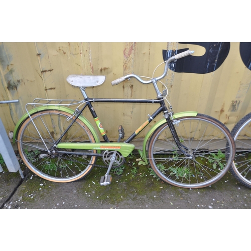 A RALEIGH ROADRUNNER GENTS BIKE with a 19in frame