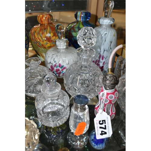 A GROUP OF SCENT BOTTLES, twenty one examples to include a pink and ...