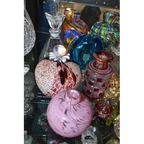 A GROUP OF SCENT BOTTLES, twenty one examples to include a pink and ...