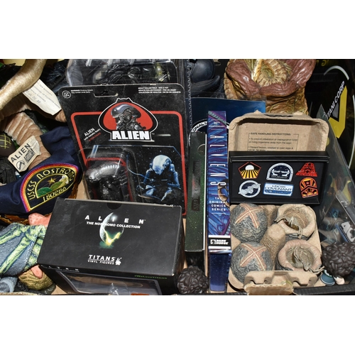 A BOX AND LOOSE 'ALIEN' COLLECTABLES, to include a boxed Reel Toys ...