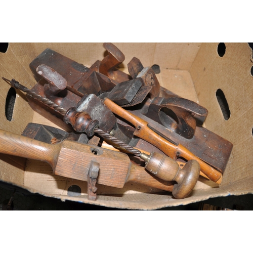 A TRAY CONTAINING VINTAGE WOODEN PLANES including a 22in smoothing by D ...