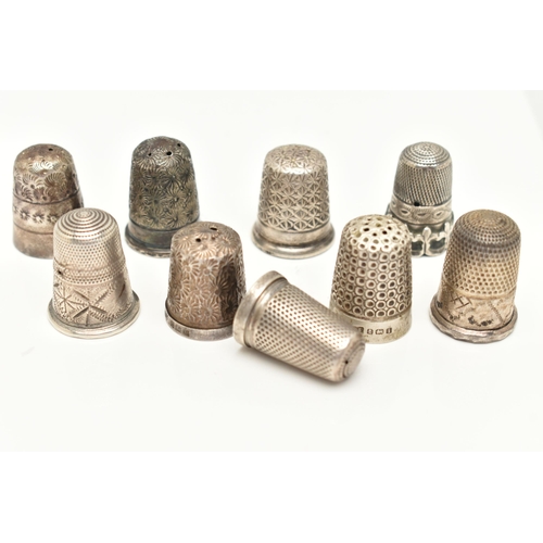 A SMALL BAG OF SILVER AND WHITE METAL THIMBLES, to include six with ...
