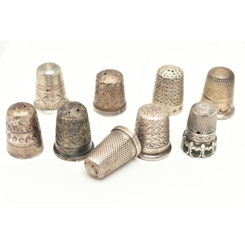 A SMALL BAG OF SILVER AND WHITE METAL THIMBLES, to include six with ...