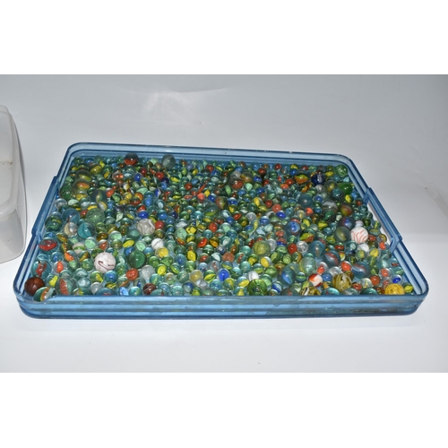 A BOX OF APPROXIMATELY ONE HUNDRED AND FIFTY MID TO LATE TWENTIETH ...