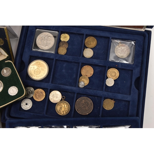 A CARDBOARD BOX CONTAINING COINS AND COMMEMORATIVES, to include ...