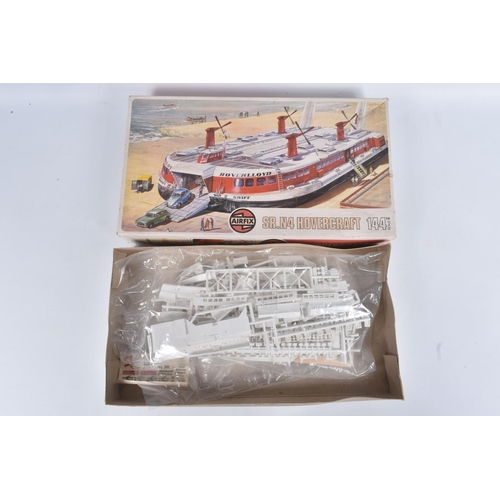A QUANTITY OF UNBOXED ASSORTED TIMPO PLASTIC FIGURES, mainly Swoppet ...