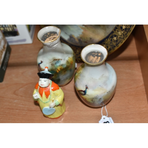 A COLLECTION OF ROYAL WORCESTER CERAMICS to include a cabinet plate ...