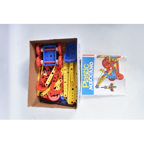 A QUANTITY OF UNBOXED ASSORTED MECCANO, assorted eras from blue and ...