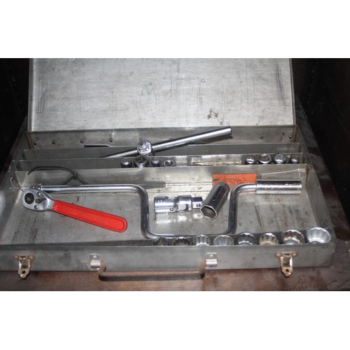 Metal Cased Socket Set with Mixed Manufacturers' Parts by Britool ...