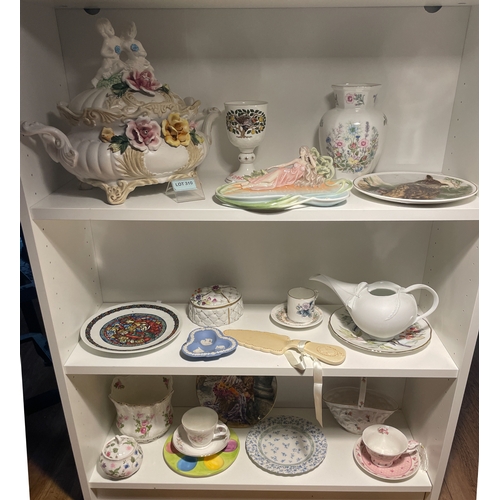 23 assorted items of porcelin/ceramic/china. Including floral design ...