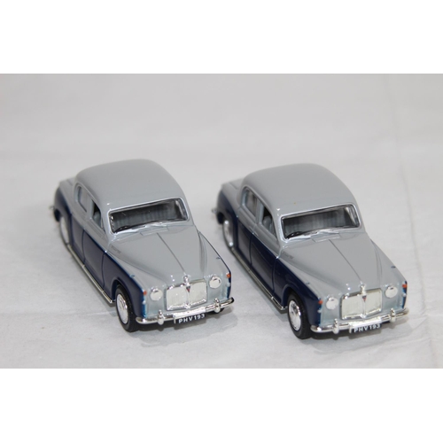 2 X VANGUARDS ROVER P4 DIECAST REPLICAS VA19004 MODELS