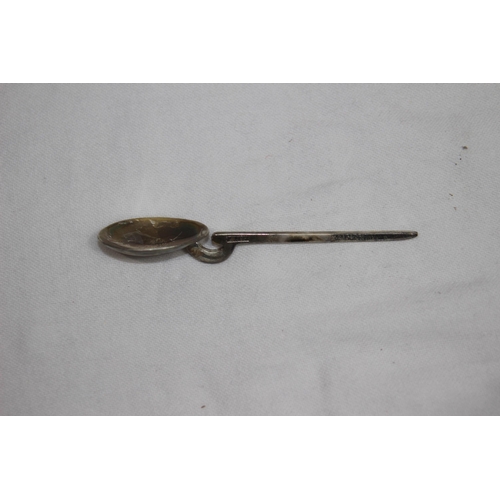 SET OF CASED WR. SP OYSTER SPOON AND VINTAGE SHELL SPOON