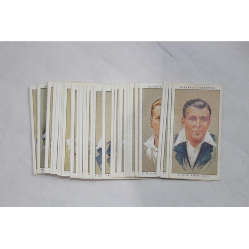 COLLECTION OF VINTAGE CIGARETTE CARDS