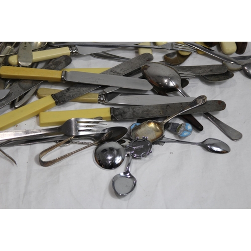 QUANTITY OF CUTLERY INCLUDING CASED SET