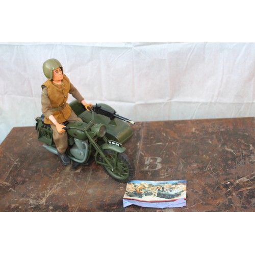 VINTAGE ACTION MAN MOTORBIKE WITH SIDECAR AND DISPATCH RIDER