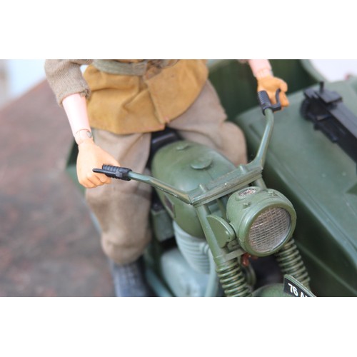 VINTAGE ACTION MAN MOTORBIKE WITH SIDECAR AND DISPATCH RIDER