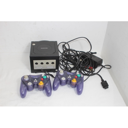 NINTENDO GAMECUBE CONSOLE WITH TWO THIRD PARTY CONTROLLERS AND US POWER ...