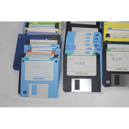 LARGE QUANTITY OF FLOPPY DISC GAMES