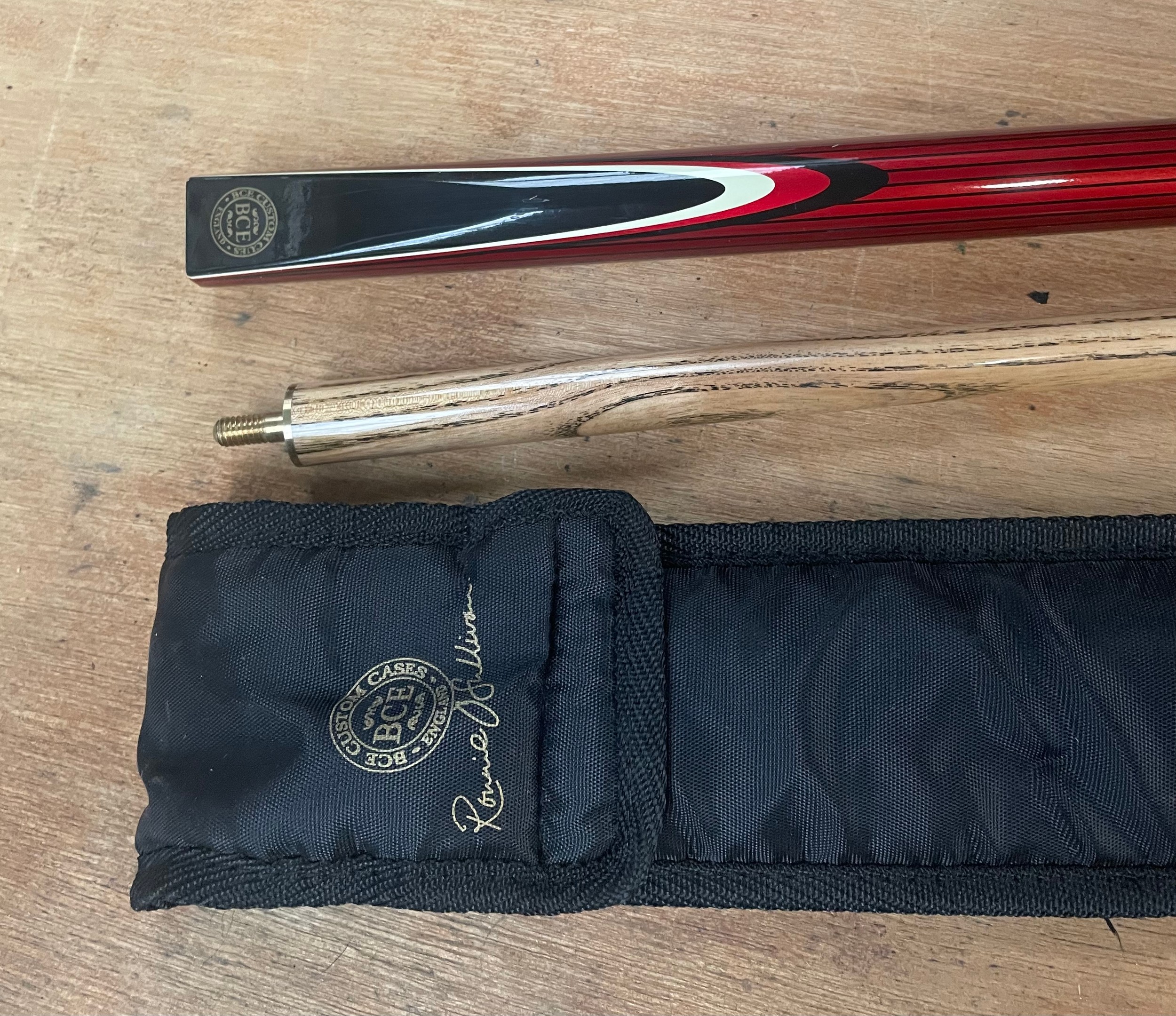 Ronnie OSullivan Snooker Cue In Case.