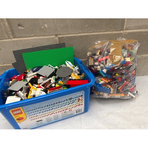 A Collection of LEGO Bricks and Elements, Approximately 6KG