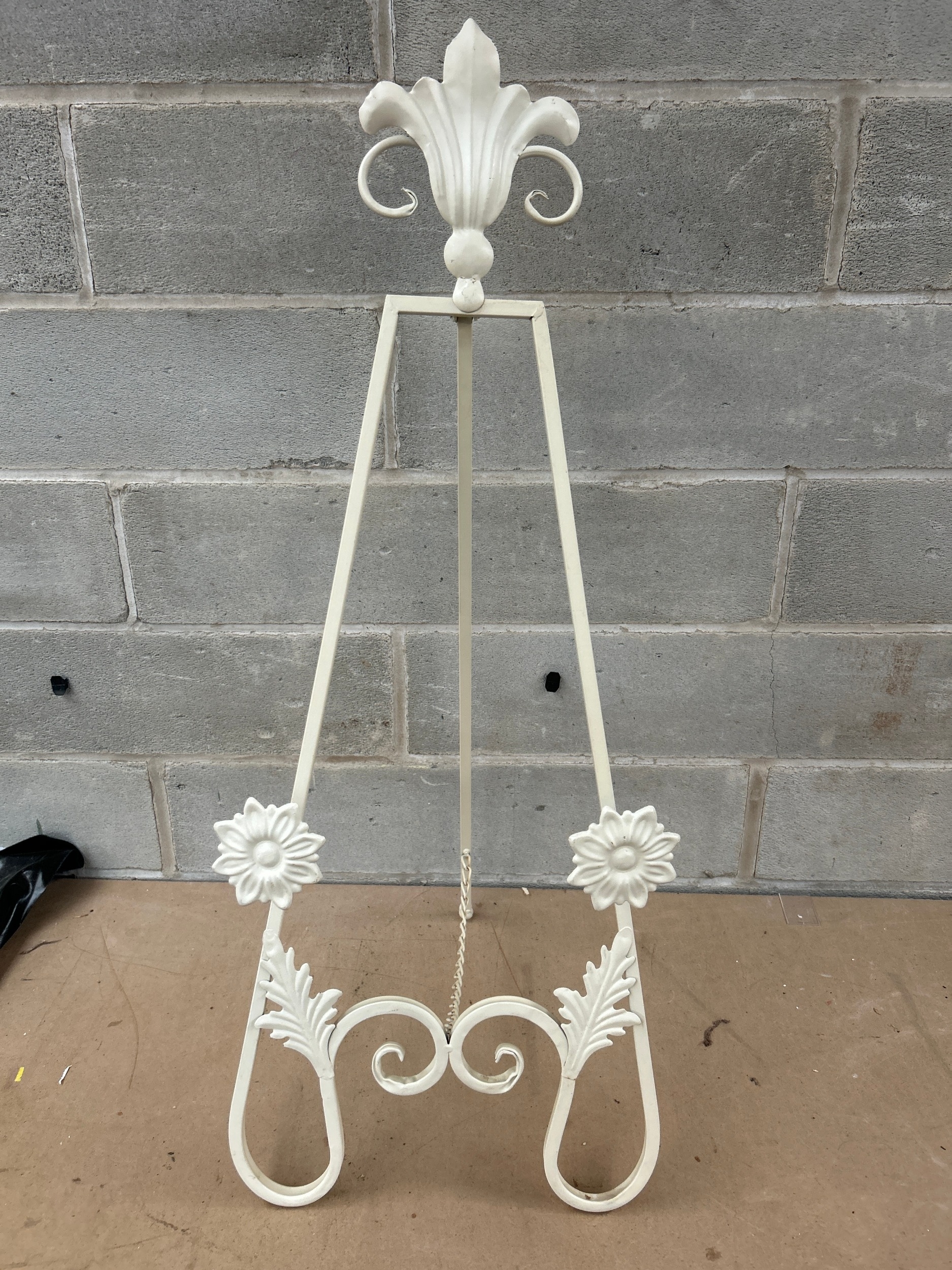 A Cream Painted Metal Decorative Display Easel, 31” Tall