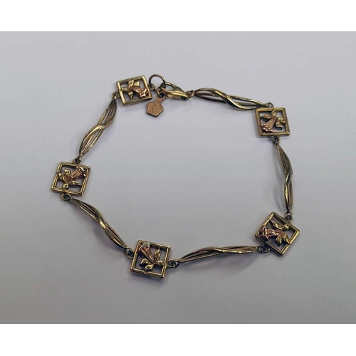 9CT WELSH CLOGAU GOLD BRACELET WITH DAFFODIL PANELS - 19CM LONG, 7.9 G